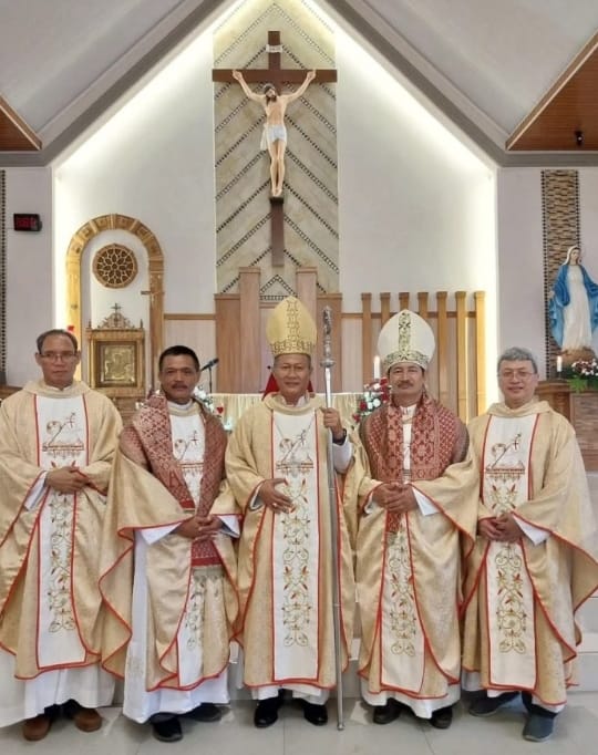 Mgr Avien Bersama RD Silvester Joko Merayakan 25 Tahun Menjadi Imam ...